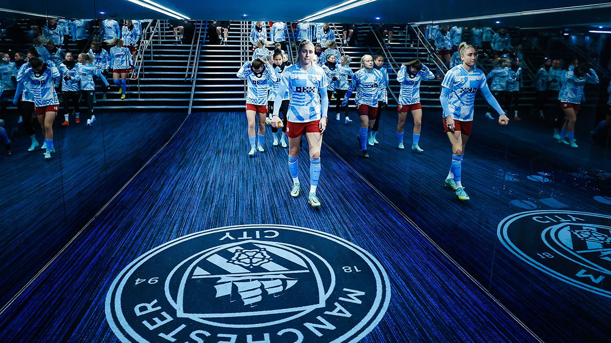 About Steph - Steph Houghton